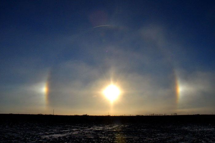 Amazing shots of the sundogs , visiting Sheila and racking the wine ...